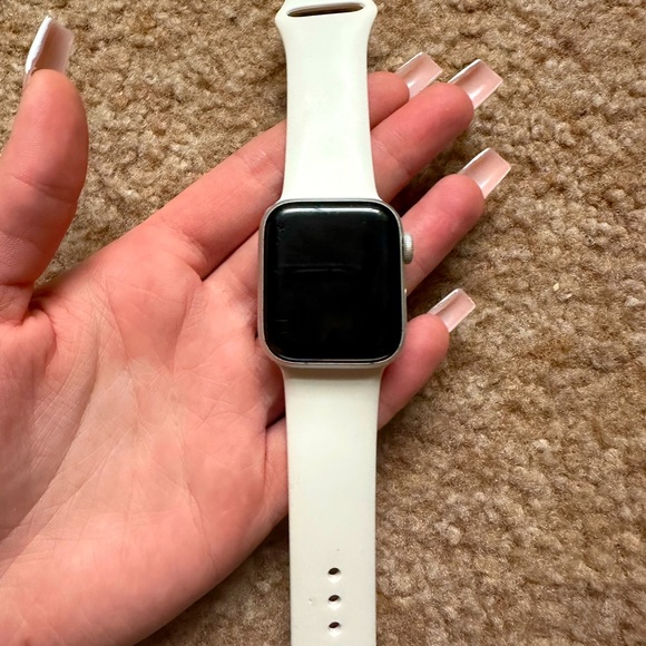 Apple | Wearables | Apple Watch Series 4 In Silver It Comes With 3 ...